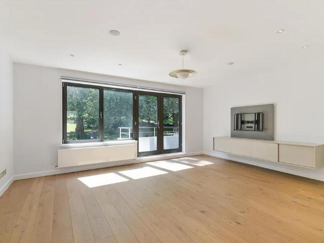 Meadowbank, London NW3 5 bed house to rent £9,997 pcm £2,307 pw