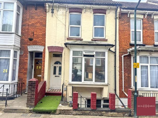 Meadowbank Road, Chatham ME4, Property to rent, £1,200 pcm | PrimeLocation
