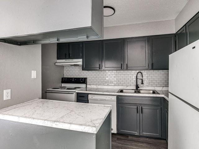 Meadowbrook Apartments | Quiet Studio 2 Bedroom Apartment for Rent at 444 S Mingo Rd, Tulsa, OK 74128