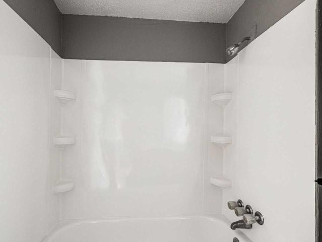 Meadowbrook Apartments | Quiet Studio 3 Bedroom Apartment for Rent at 444 S Mingo Rd, Tulsa, OK 74128