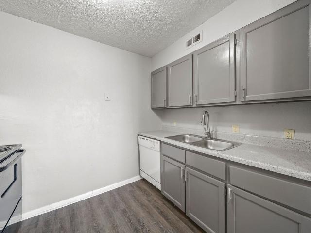 Meadowbrook Apartments 3 Bedroom Apartment for Rent at 444 S Mingo Rd, Tulsa, OK 74128