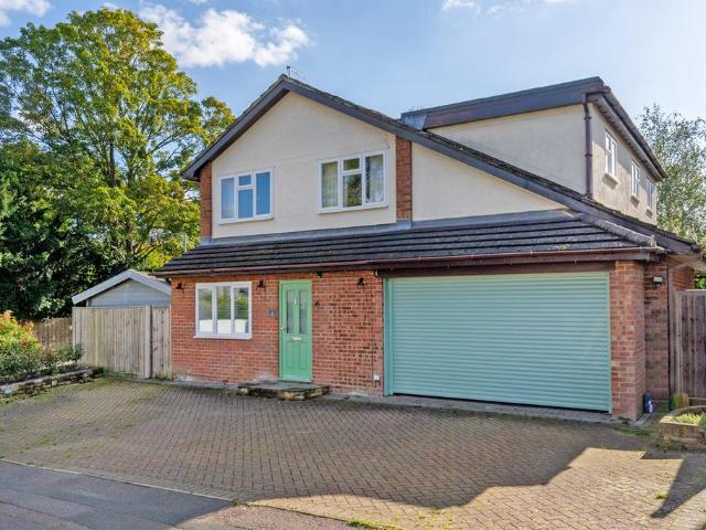 Meadowcroft, Essex CM24 4 bed detached house to rent £2,750 pcm £635 pw