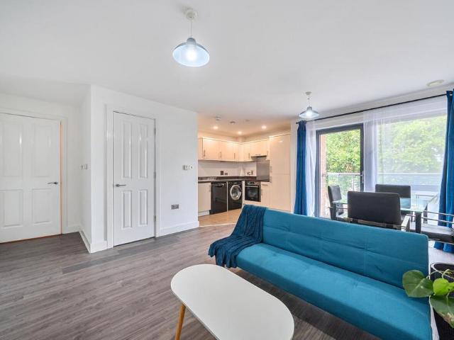 Meadowcroft Mews, George Lane. 1 bed flat to rent £1,600 pcm £369 pw
