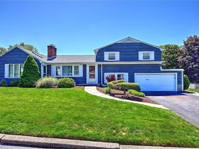 Meadowcrest Dr, Cumberland, Home For Sale