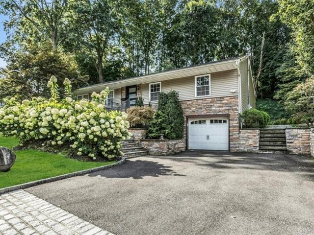 Meadowfield Ln, Glen Cove, Home For Sale