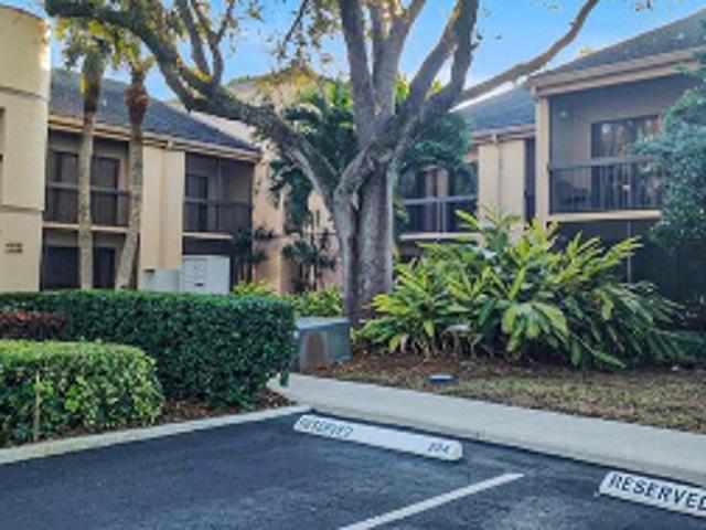 Meadowood Dr Apt 203