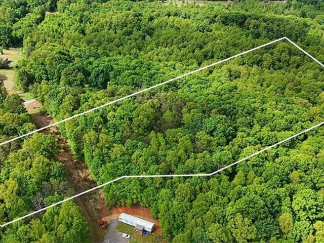 Meadowood Trl, Martinsville, VA 24112