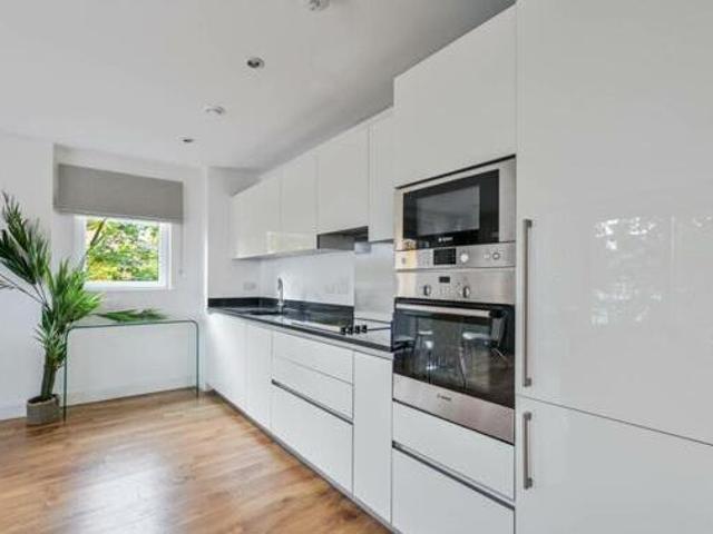 Meadowside, Kidbrooke, 3 Bedroom Flat