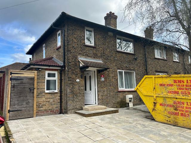 Meadowside, London SE9, Room to rent, £920 pcm | PrimeLocation