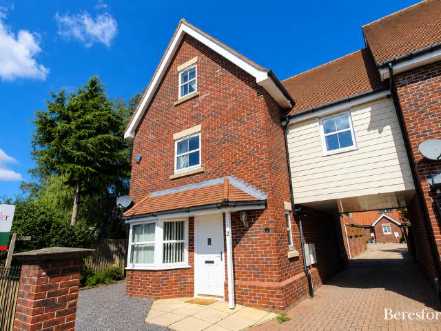 Meadowstone, London Road, Stanway, CO3 5 bed link detached house to rent £2,300 pcm £531 pw