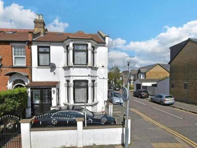 Meads Lane, Ilford, 3 Bedroom End