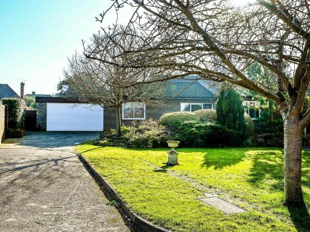 Meads Road, Boxgrove, Guildford, GU1 3 bed detached house to rent £6,500 pcm £1,500 pw