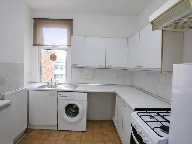 Meads Road, London, N22 2 bed apartment to rent £1,850 pcm £427 pw