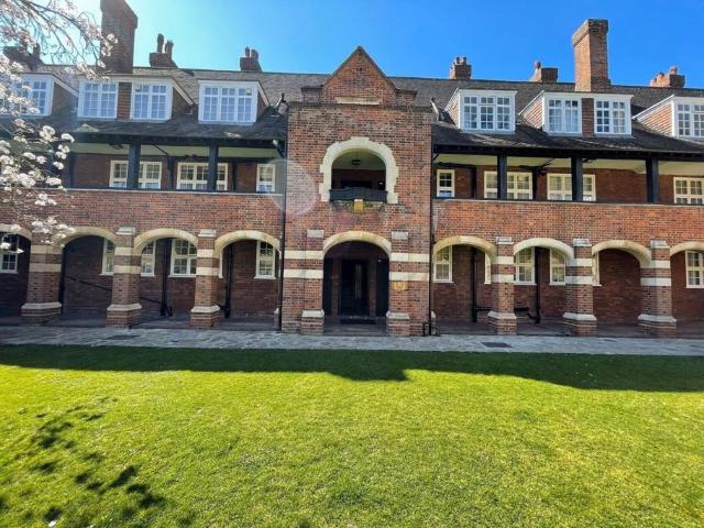 Meadway Court, Hampstead Garden. 1 bed flat to rent £1,735 pcm £400 pw