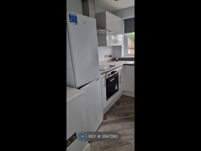 Meadway Drive, Woking GU21, 1 bed flat to rent, £1,050 pcm | PrimeLocation