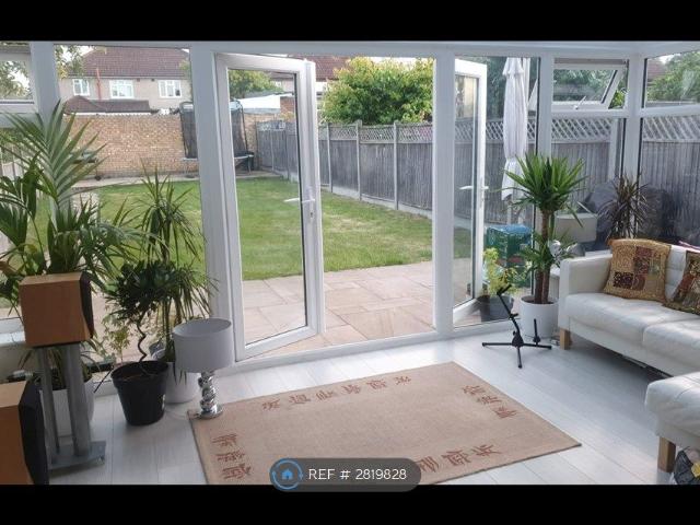 Meadway, Enfield EN3, Room to rent, £980 pcm | PrimeLocation