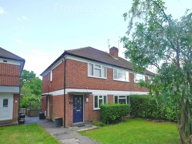 Meadway Gardens, Ruislip HA4 2 bed maisonette to rent £1,700 pcm £392 pw