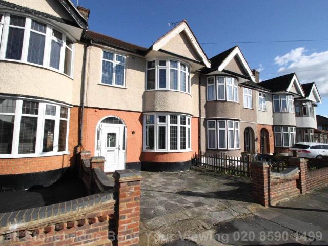 Meadway, Ilford IG3, 4 bed terraced house to rent, £2,600 pcm | PrimeLocation