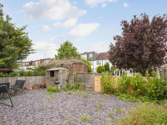 Meadway, Raynes Park, 2 Bedroom Apartment