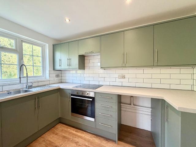 Meadvale, Horsham RH12, 1 bed flat to rent, £1,200 pcm | PrimeLocation
