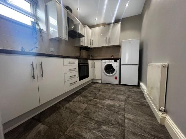 Meanwood Road, Meanwood, Leeds LS7, 2 bed end terrace house to rent, £1,150 pcm | PrimeLocation