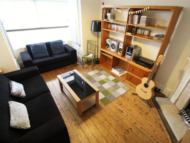 Meanwood Road, Meanwood, Leeds, LS6 4AW 4 bed terraced house to rent £2,253 pcm £520 pw