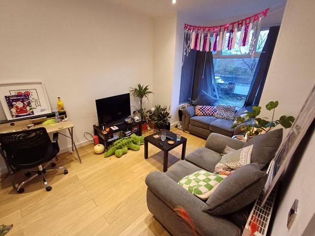 Meanwood Road, Leeds LS6, 3 bed terraced house to rent, £1,500 pcm | PrimeLocation