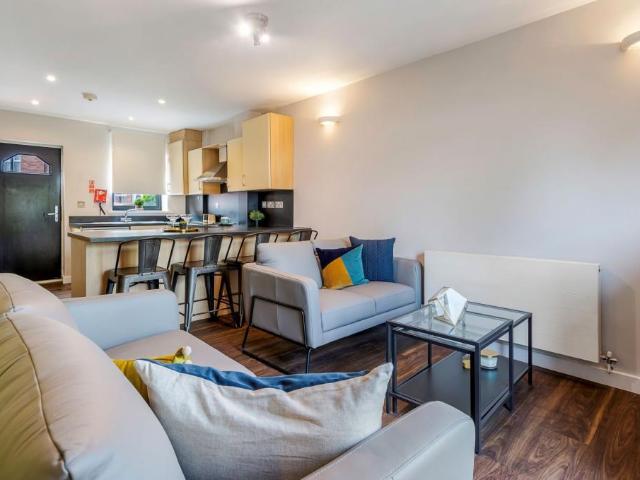 Meanwood Road, Leeds 4 bed house to rent £2,427 pcm £560 pw