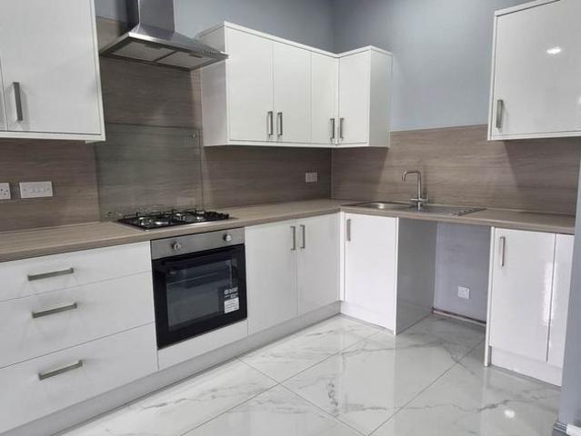 Mearns Road, Clarkston 2 bed flat to rent £1,295 pcm £299 pw