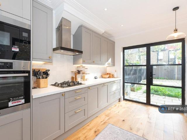 Medusa Road, London, SE6 3 bed terraced house to rent £3,100 pcm £715 pw