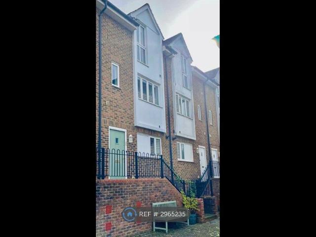Medway Court, Aylesford ME20, 4 bed terraced house to rent, £2,000 pcm | PrimeLocation
