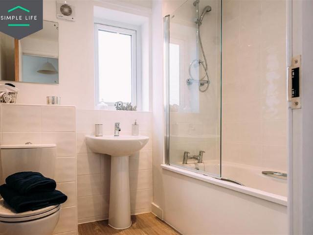 Medway Close, Sheffield, S2 3 bed semi detached house to rent £1,335 pcm £308 pw