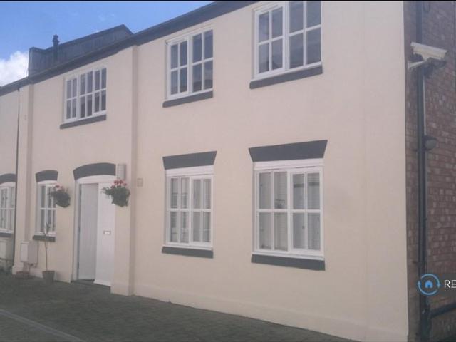 Medway Buildings, London, E3 2 bed semi detached house to rent £2,900 pcm £669 pw