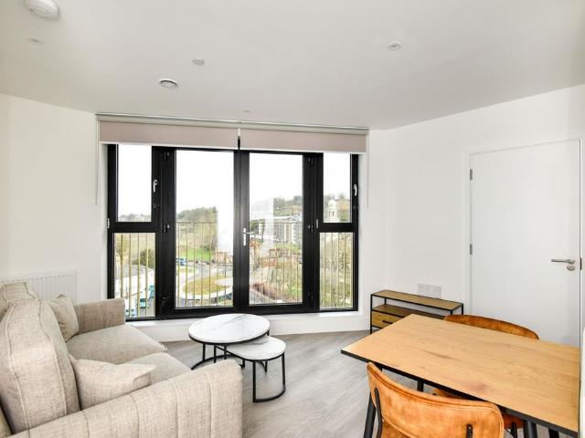 Medway Street Chatham ME4 Studio to rent £1,050 pcm £242 pw