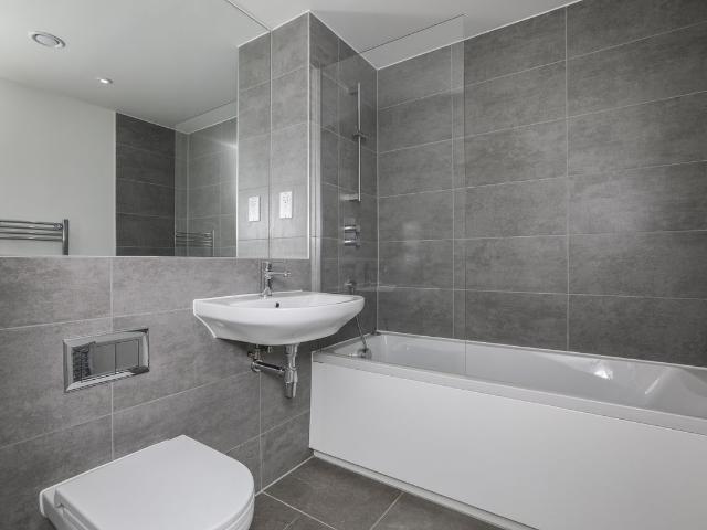 Medway Street, Chatham ME4, 2 bed flat to rent, £1,500 pcm | PrimeLocation