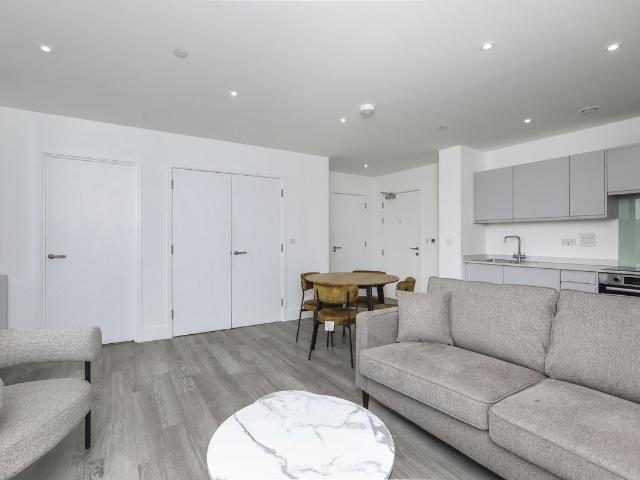 Medway Street, Chatham ME4, 2 bed flat to rent, £1,500 pcm | PrimeLocation