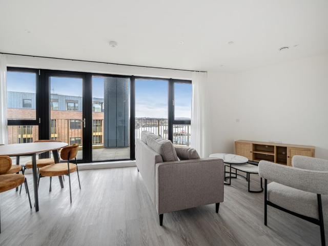 Medway Street, Chatham ME4, 2 bed flat to rent, £1,600 pcm | PrimeLocation
