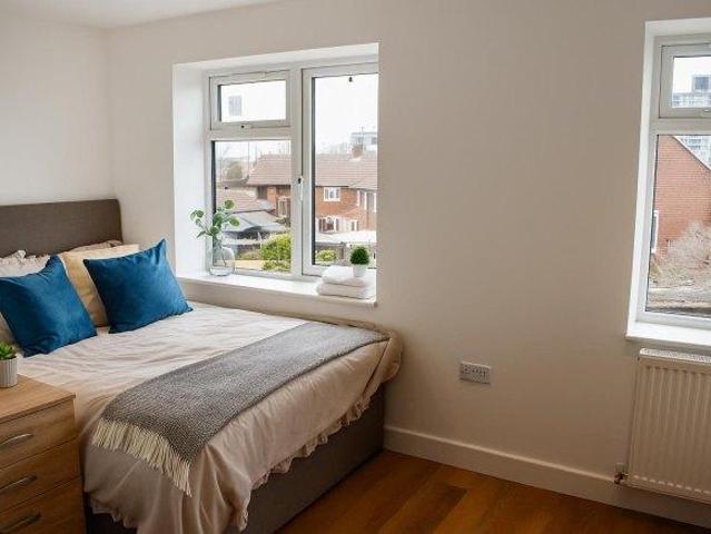 Medway Road 2 bed flat to rent £1,700 pcm £392 pw