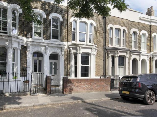 Medway Road, Bow E3 5 bed terraced house to rent £4,500 pcm £1,038 pw