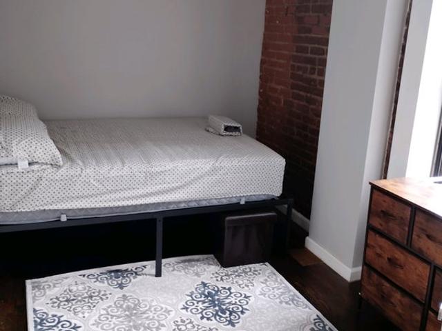 Med size room for single person