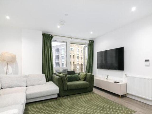 Medawar Drive, London, 2 Bedroom Flat