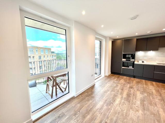 Medawar Drive, London NW7, 1 bed flat to rent, £1,750 pcm | PrimeLocation
