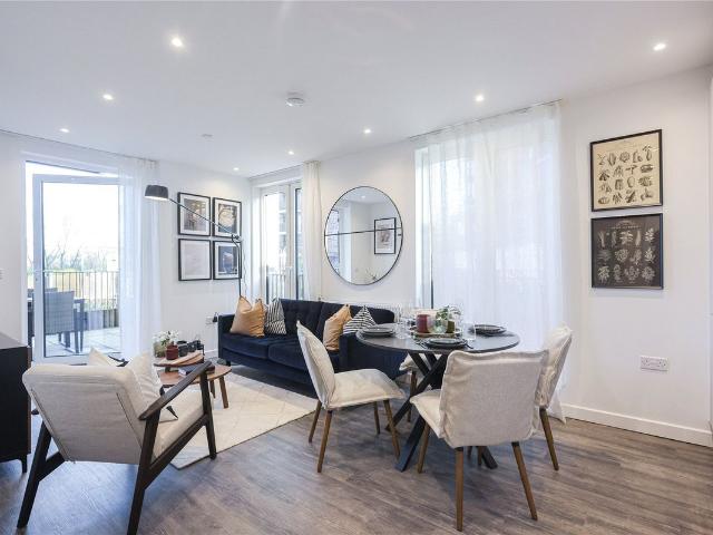 Medawar Drive, London NW7, 1 bed flat to rent, £1,850 pcm | PrimeLocation