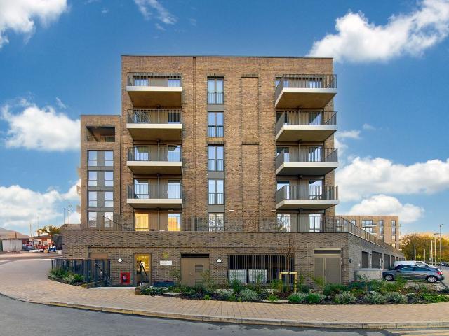 Medawar Drive, Wolff House NW7, 1 bed flat to rent, £1,950 pcm | PrimeLocation