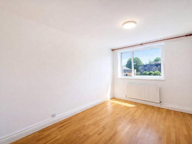 Medfield Street, London SW15 1 bed apartment to rent £1,700 pcm £392 pw