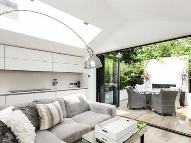 Medfield Street, London, 2 Bedroom Flat