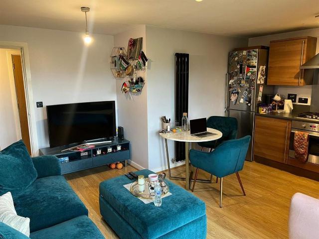 Medici Close, Ilford IG3, 2 bed flat to rent, £1,700 pcm | PrimeLocation