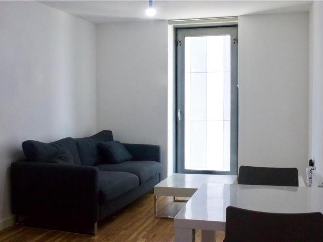 Media City, Michigan Point Tower A. 1 bed flat to rent £1,050 pcm £242 pw