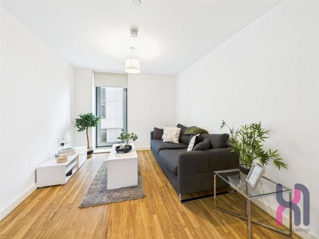 Media City, Michigan Point Tower A, 9 Michigan Avenue, Salford M50, 1 bed flat to rent, £1,000 pcm | PrimeLocation