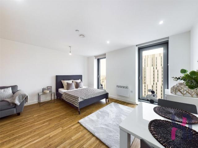 Media City, Michigan Point Tower B, 11 Michigan Avenue, Salford M50, Studio to rent, £950 pcm | PrimeLocation